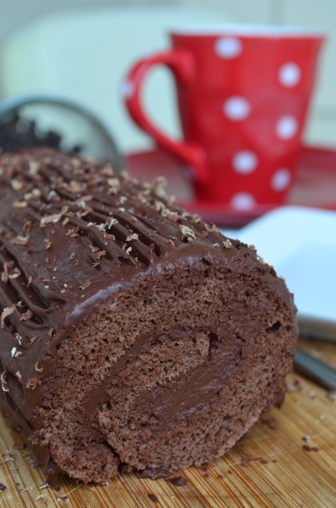 [VIDEO] Chocolate Yule Log Swiss Roll Cake