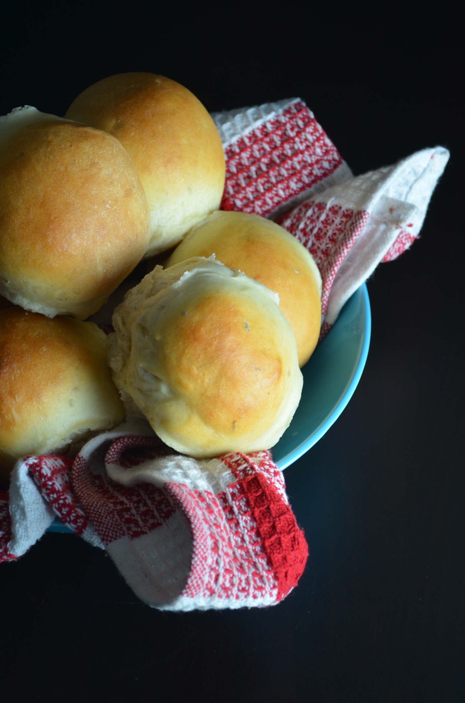 Rosemary Dinner Rolls