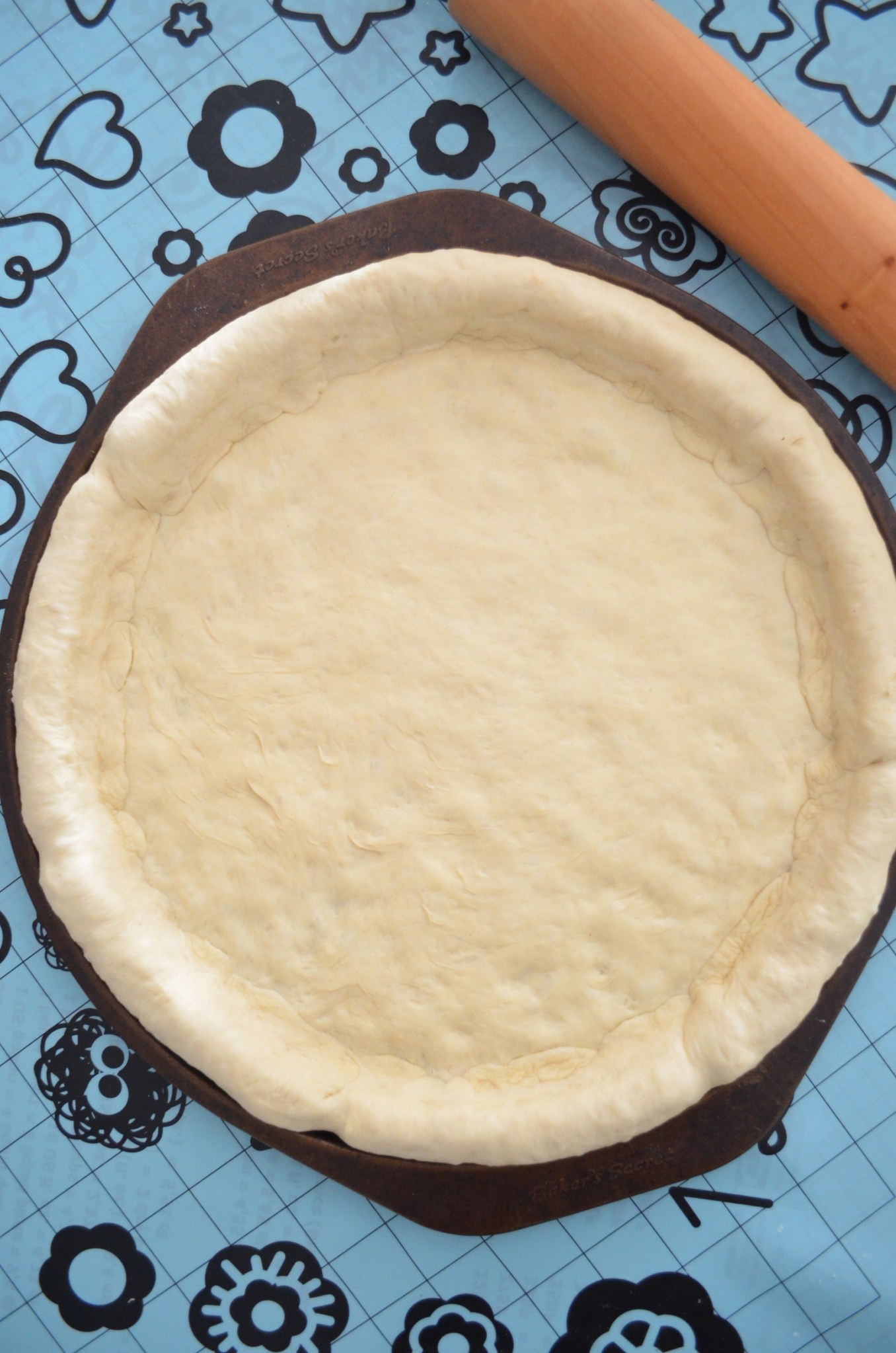 [VIDEO] How to Make Homemade Stuffed Crust Pizza Tutorial – No Mixer Needed