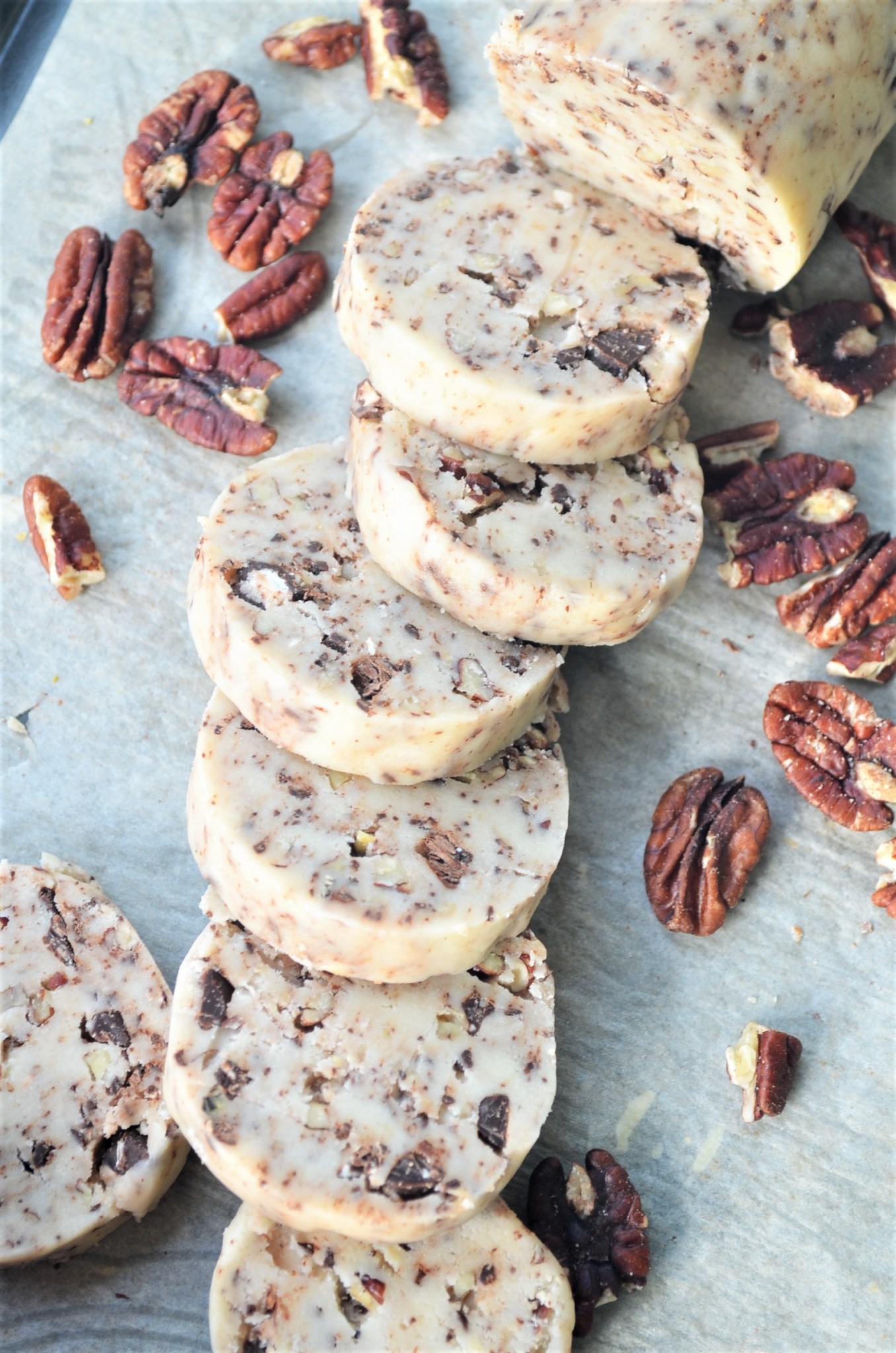 [VIDEO] Delicious Pecan & Chocolate Icebox Cookies Recipe