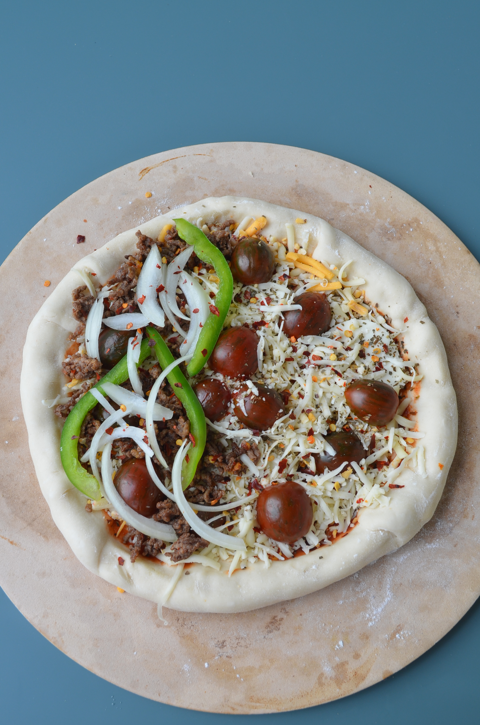 [VIDEO] How to Make Homemade Stuffed Crust Pizza Tutorial – No Mixer Needed