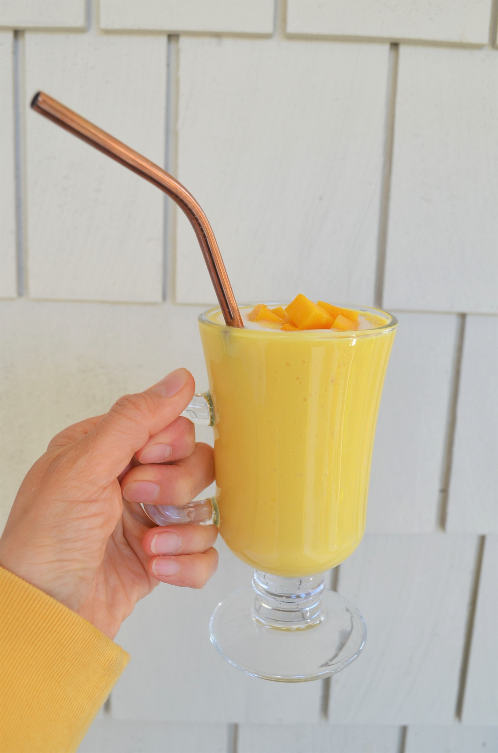 [VIDEO] How to Make Smooth and Creamy Mango Lassi