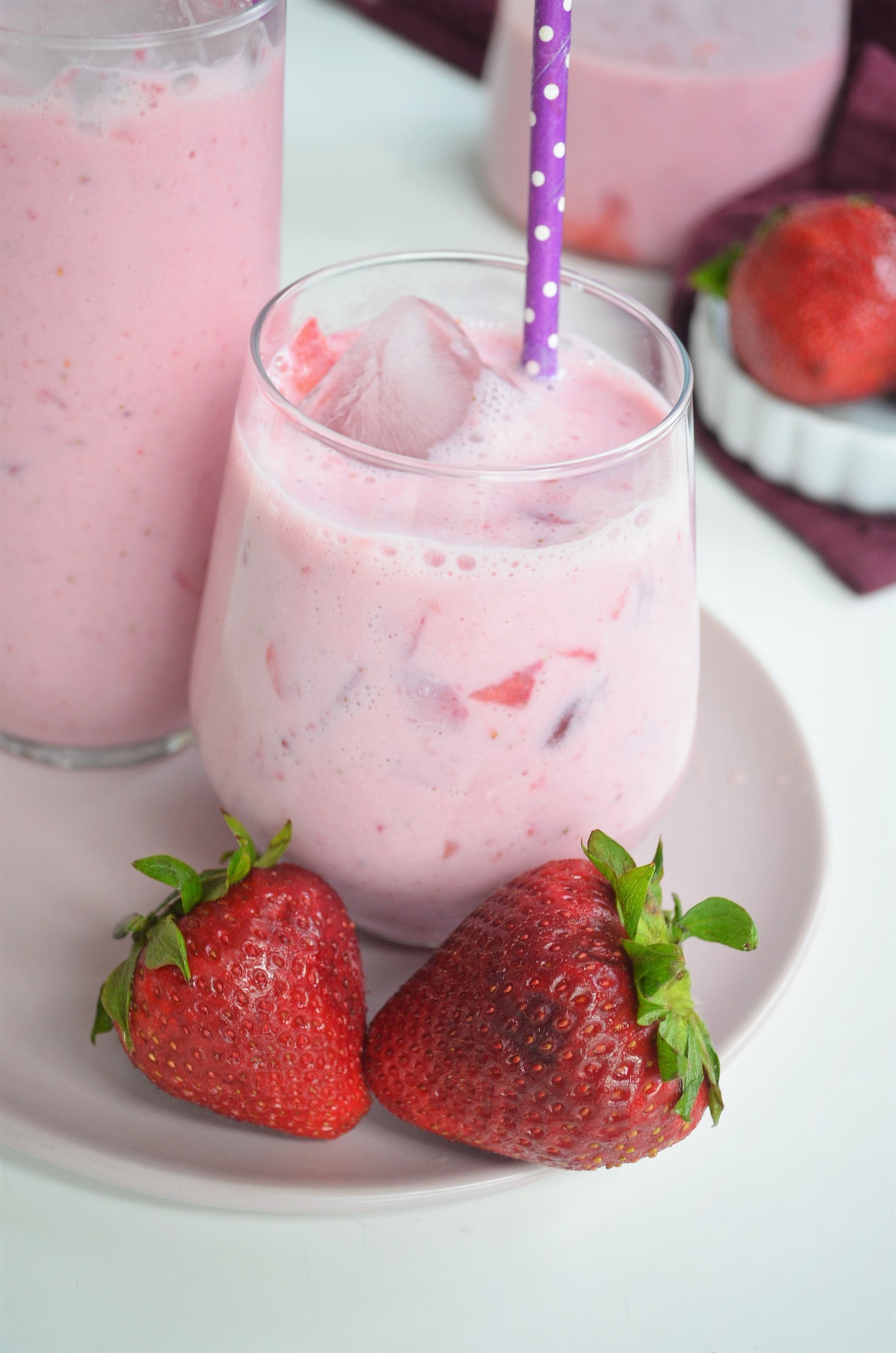 [VIDEO] 3 Ingredients Fresh Strawberry Milk Drink