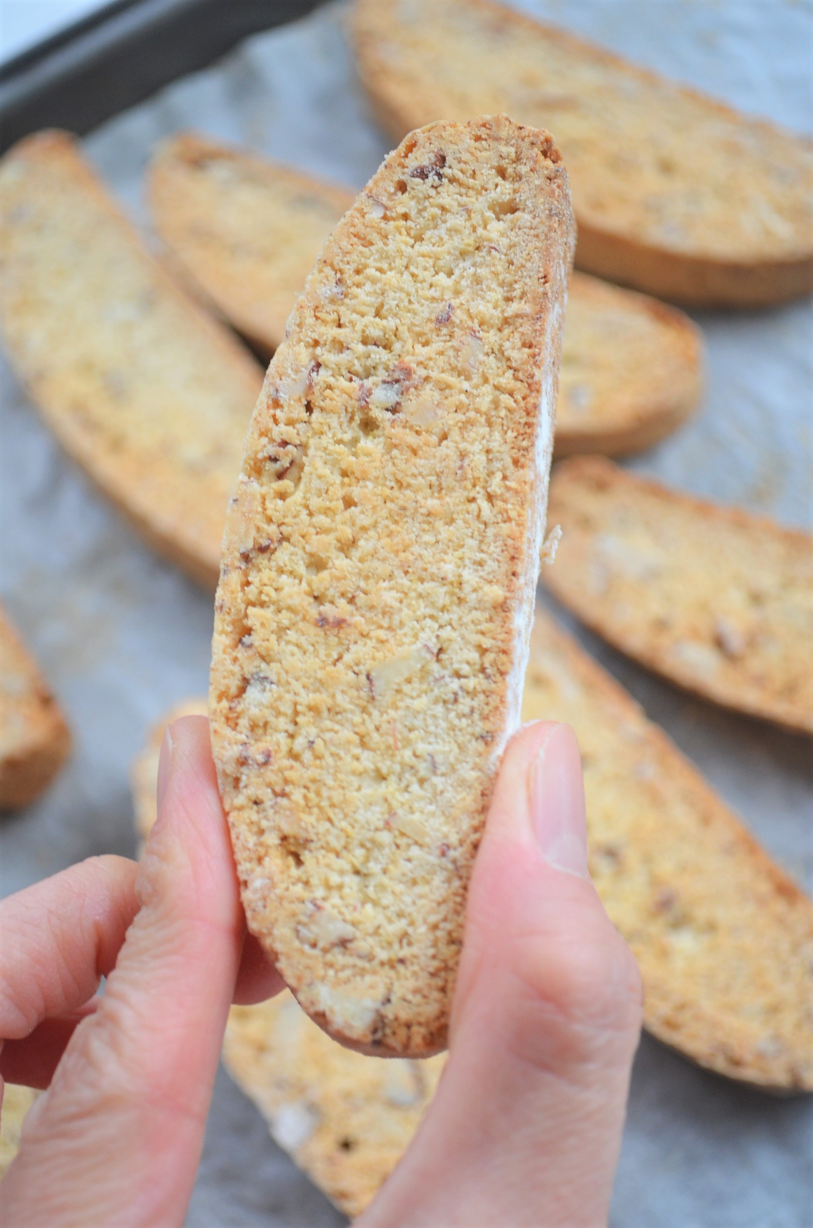 [VIDEO] Light and Crunchy Almond Biscotti