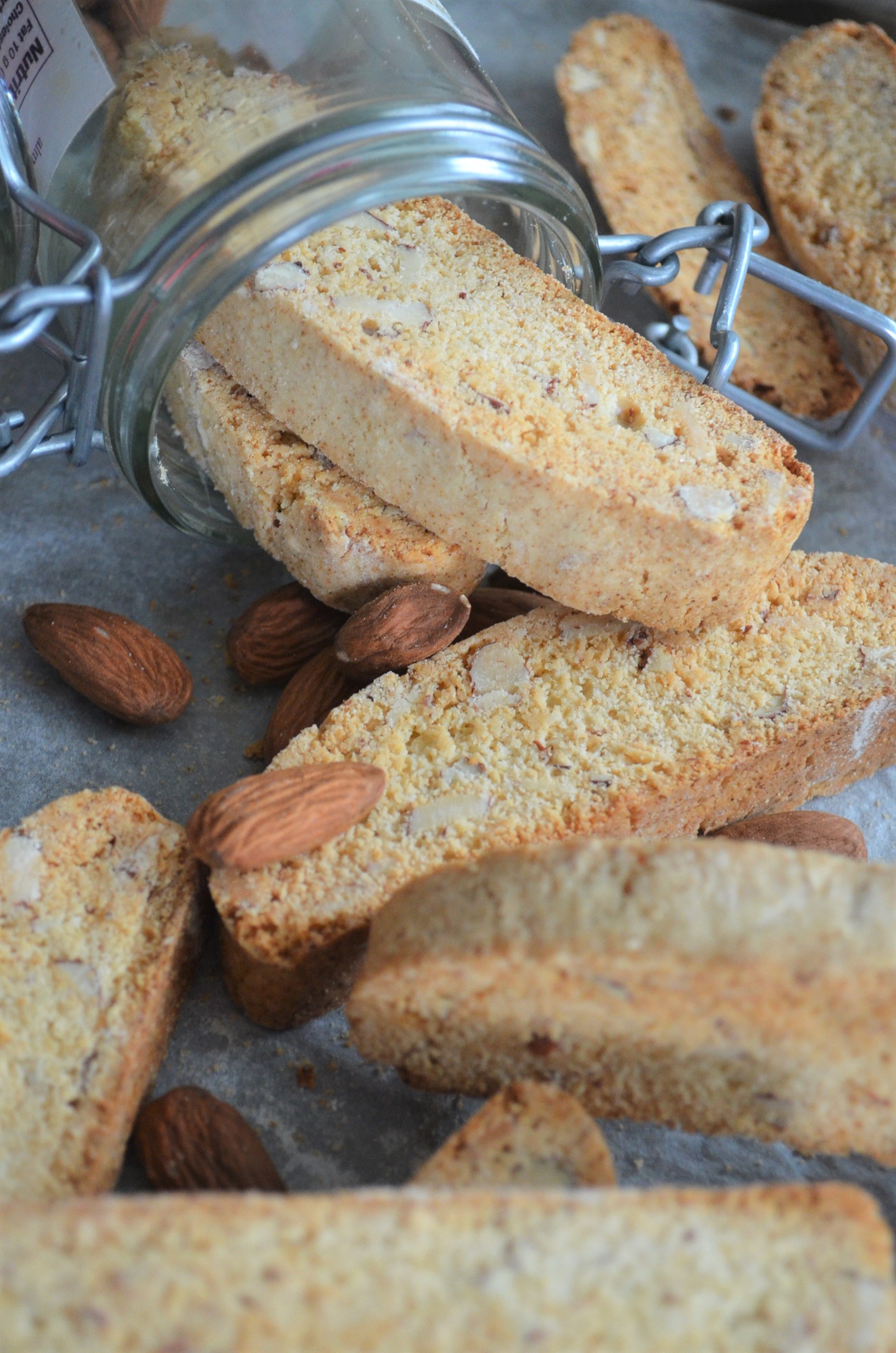 [VIDEO] Light and Crunchy Almond Biscotti